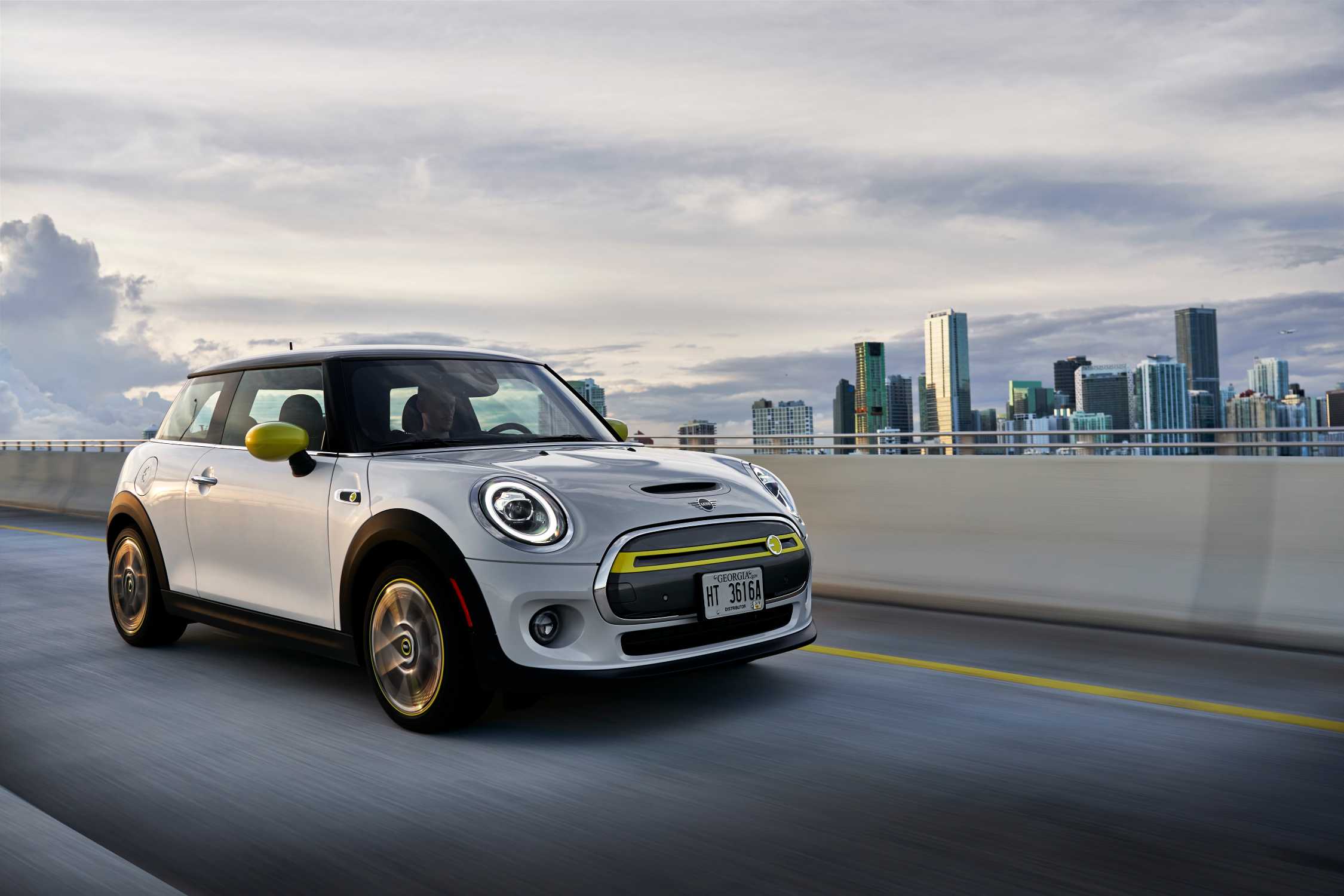 Kelendőek a BMW és a Mini hibrid modelljei – Az Utazó Magazin